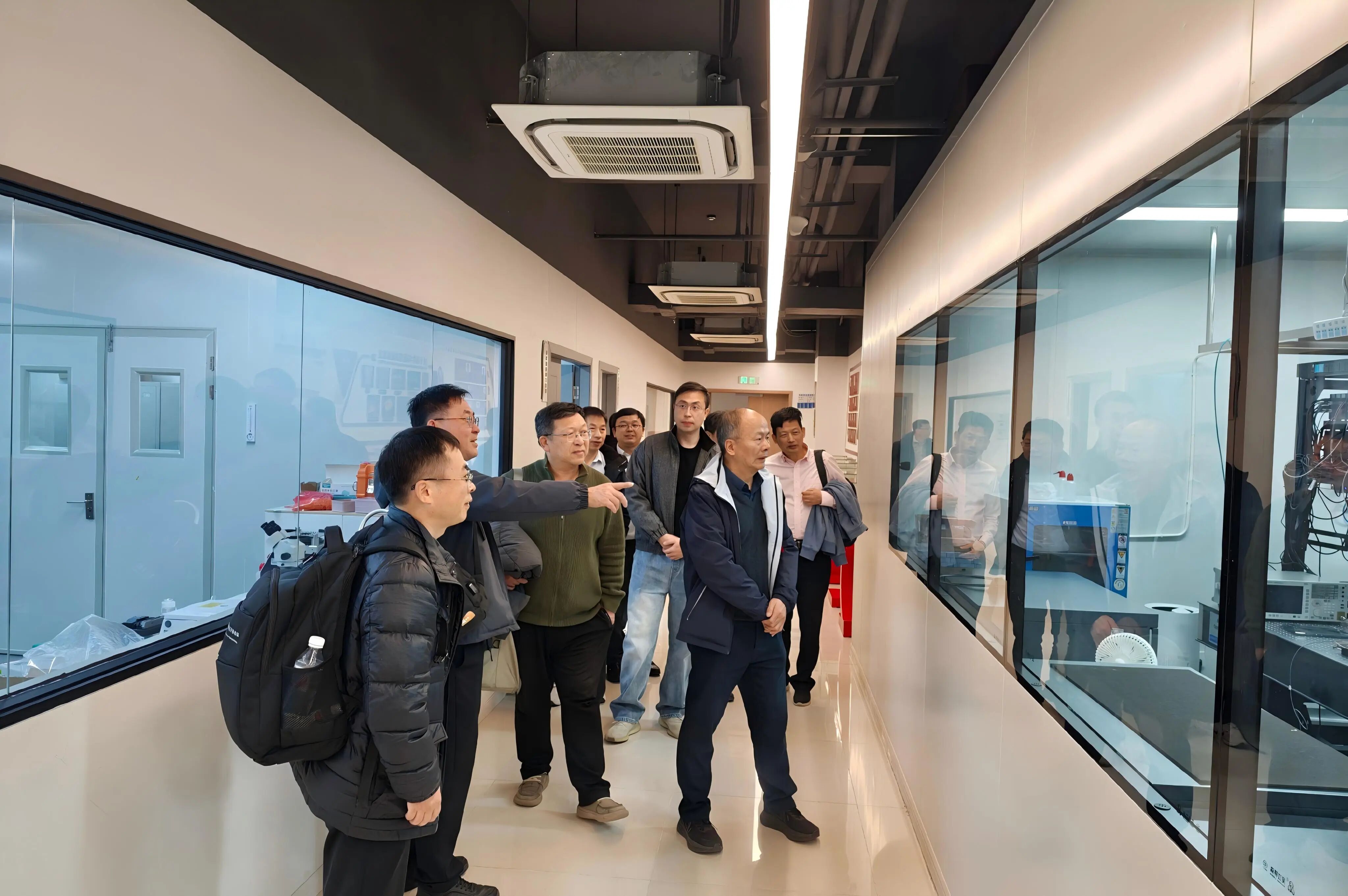 院企协同打通创新链条 省先进光电子集成芯片重点实验室启动建设